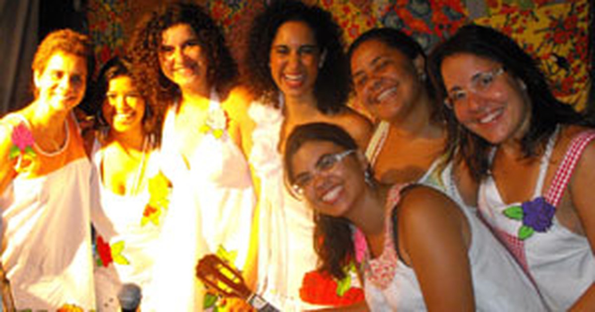 G1 - Grupo de Samba 'Chita Fina' faz show de graça no Pelourinho ...