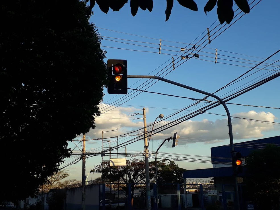 Norma regulamenta funcionamento de semáforos intermitentes em ...