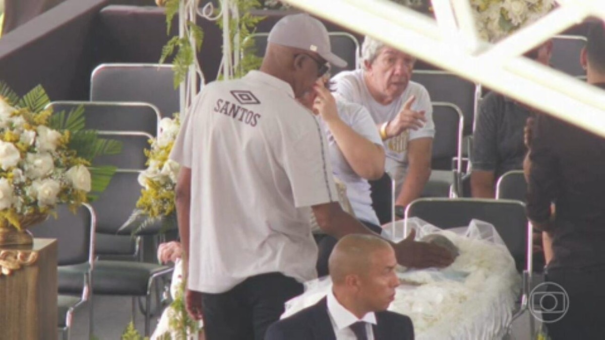 Mais de 17 mil pessoas já se despediram de Pelé nas primeiras sete ...