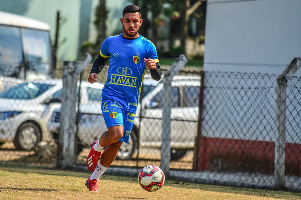 DM do Brusque: Alex Ruan sofre lesão e vira desfalque por um mês ...