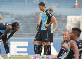 Enderson monta time com Werley e Deretti e testa Alan Ruiz para Gre-Nal ...