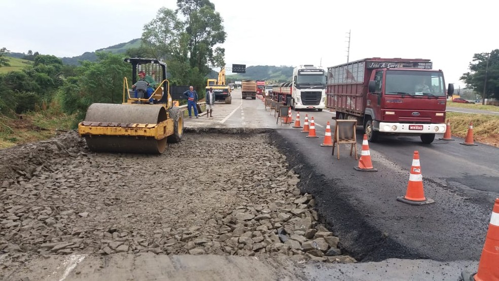 Com prejuízos provocados pela chuva em estradas e pontes, Sangão ...