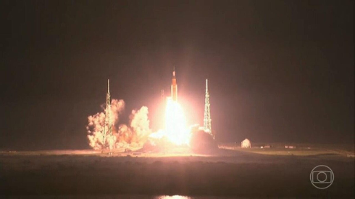 Nasa lança foguete não tripulado da primeira fase da missão de retorno ...
