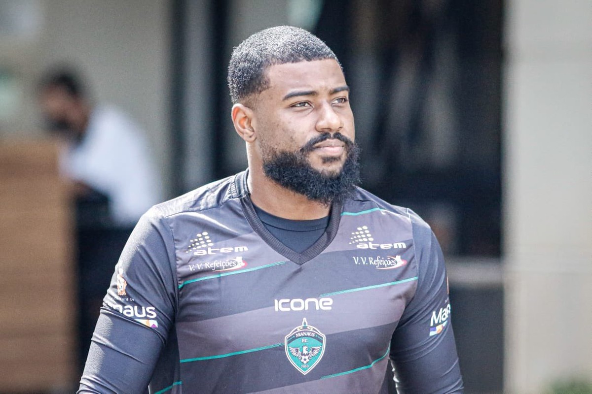 De contrato com o Manaus até 2023, goleiro Pedro Henrique é emprestado ...