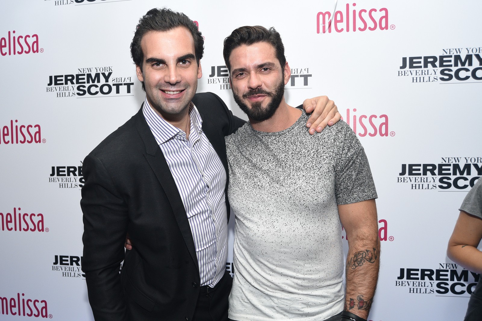 Melissa recebe convidados para comemorar parceria com jeremy Scott ...