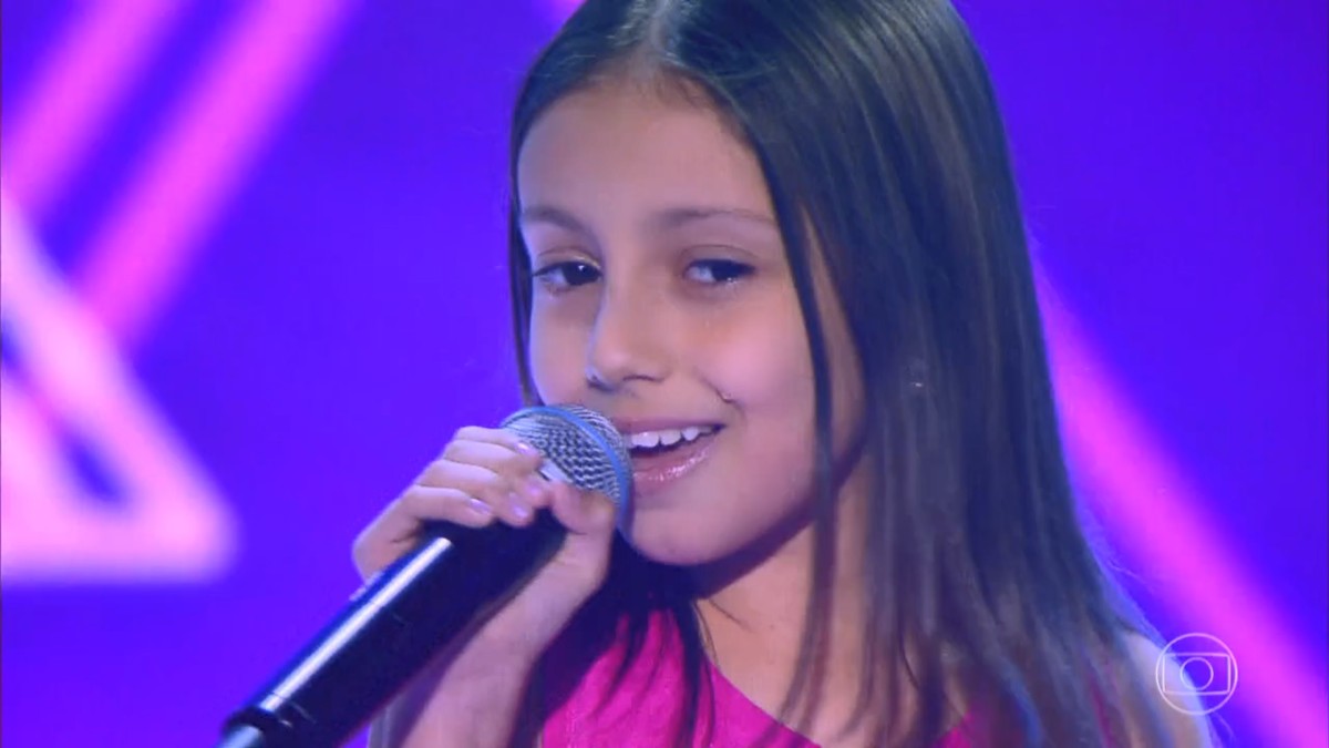 Público elogia na web apresentação da cantora Yasmin Giacomini, de ...