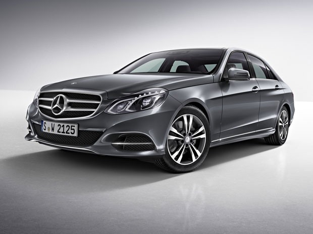 Auto Esporte - Classe E blindado de fábrica chega ao Brasil por R$ 339.900