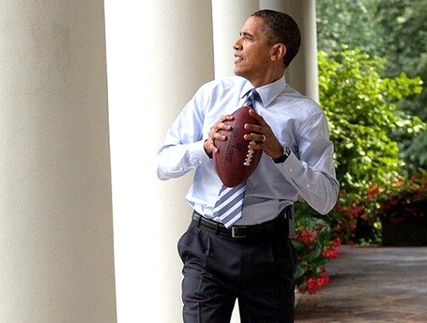 Obama entra no clima do Super Bowl e posta foto de seu 'aquecimento ...