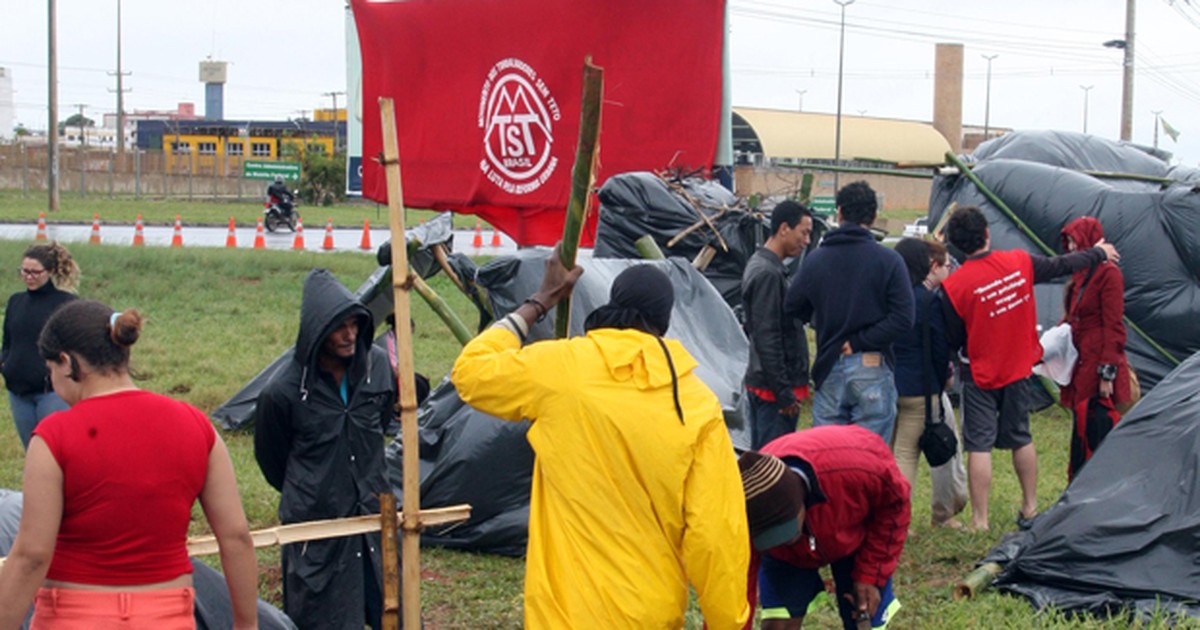 G1 - MTST deve sair de áreas ocupadas no DF até as 18h desta quarta ...