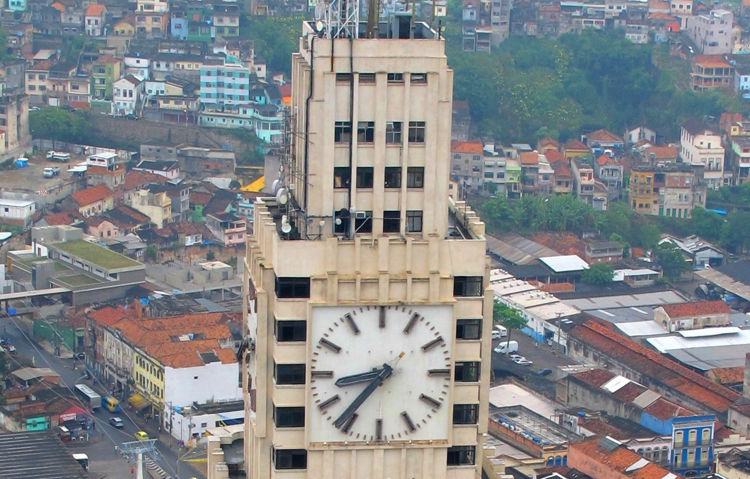 Parado há mais de um ano, relógio da Central do Brasil, enfim, volta a ...