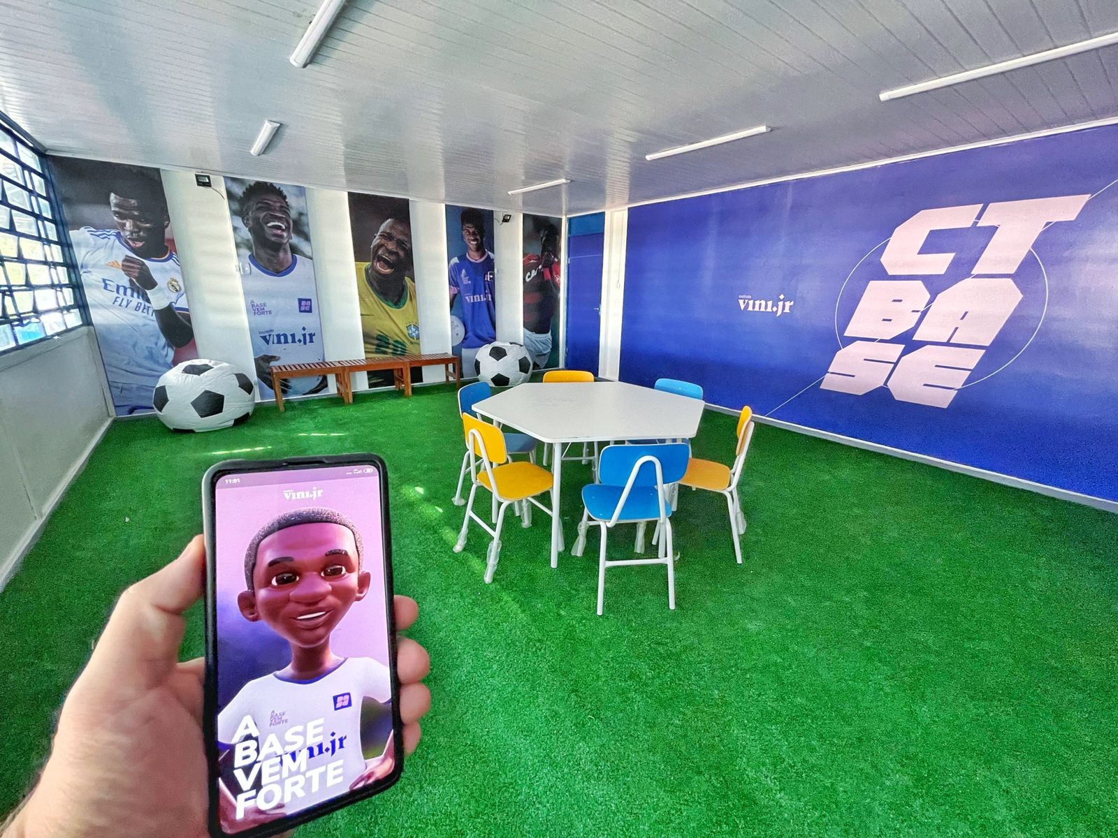Vinicius Jr., que decidiu a Liga dos Campeões, abre centro de ...