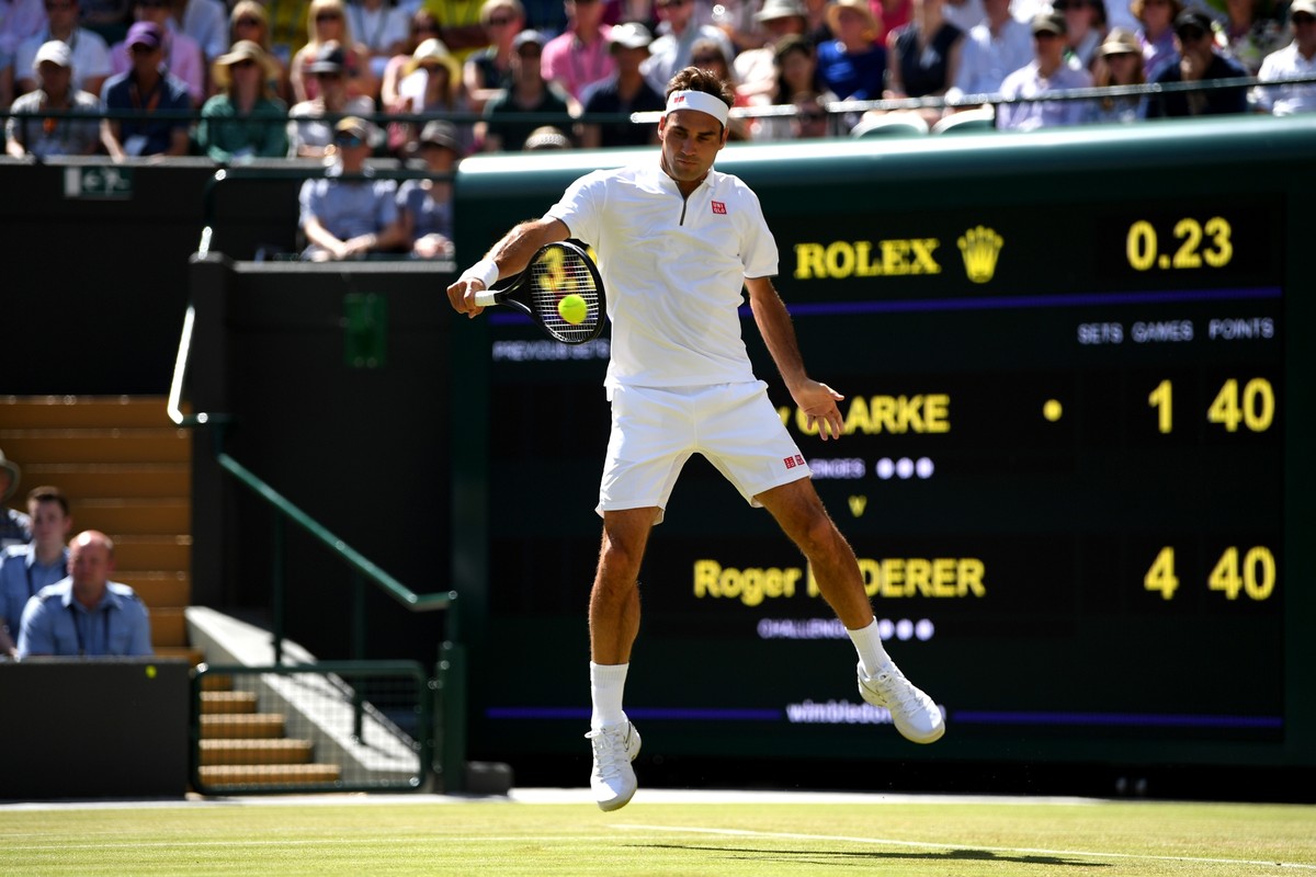 Federer domina convidado britânico com o saque e avança à terceira ...