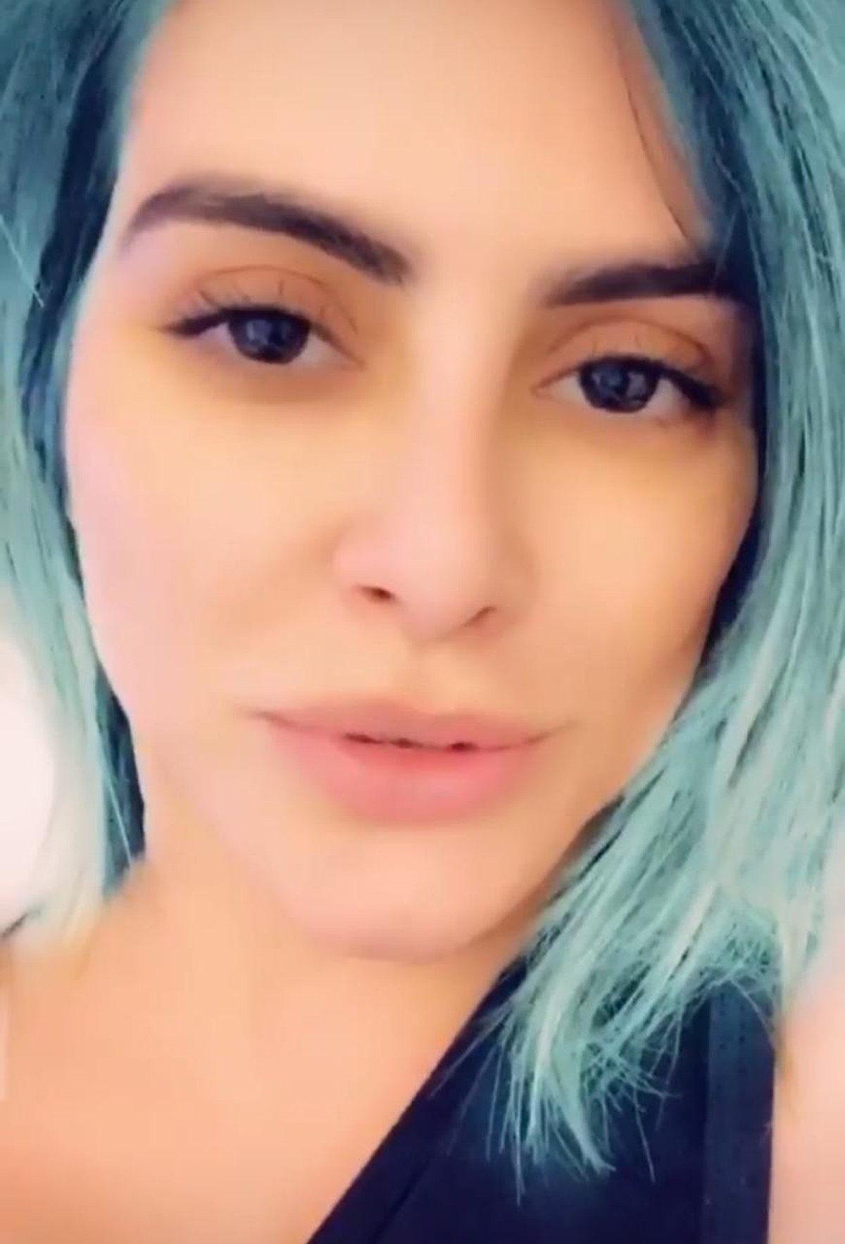 Cleo manda recado após críticas: "Me importo com o que acho bonito em ...