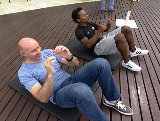 Zé Roberto ensina Tande sua série de exercícios para abdômen definido ...