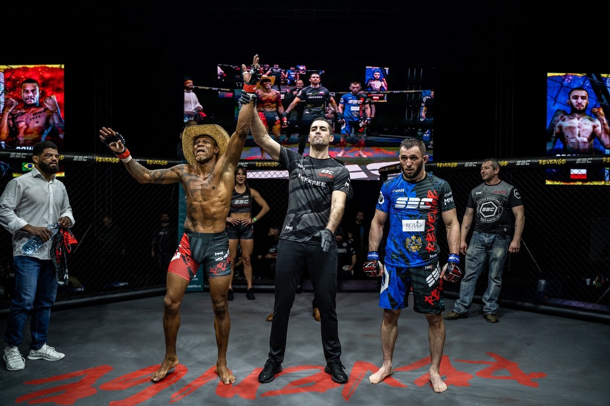 Ex-UFC, Alex Cowboy nocauteia na luta principal em evento na Sérvia ...