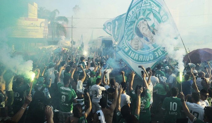 Inferno verde, Chamusca na torcida e bola de Horley: bastidores do acesso