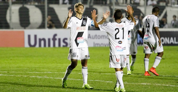 Em ritmo de treino, Ponte aproveita fragilidade dos Strikers e goleia ...