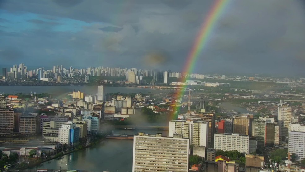 Arco-íris colore o Recife em dia de chuva; veja previsão do tempo ...