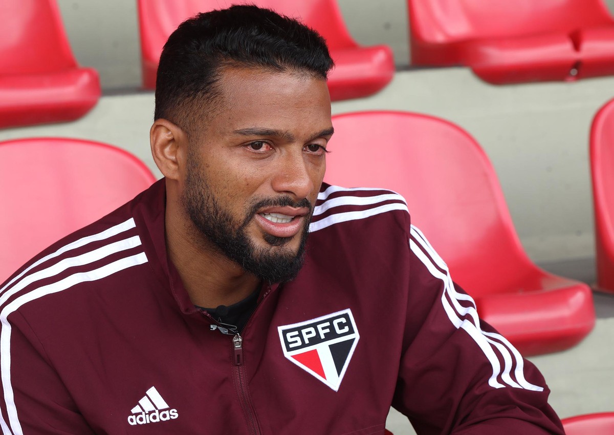 Reinaldo chora ao deixar CT do São Paulo: “Foi um sonho realizado ...