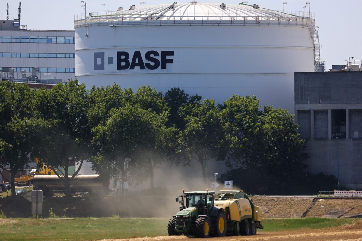 Basf tem queda de 27,5% no lucro do 3º tri e anuncia corte de custos de 500 milhões de euros ...