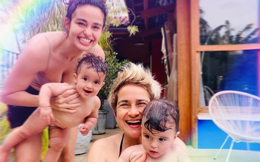 Nanda Costa e Lan Lanh brincam com as filhas em casa: "Pool party na laje" - Quem | QUEM News