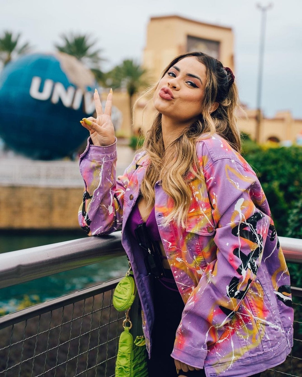 Lexa exibe registros de viagem a Orlando | Celebridades | Vogue