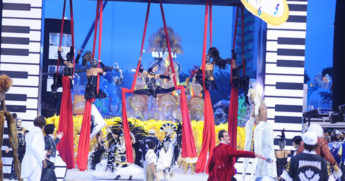 G1 - Vai-Vai homenageia mulheres em desfile que busca bicampeonato ...