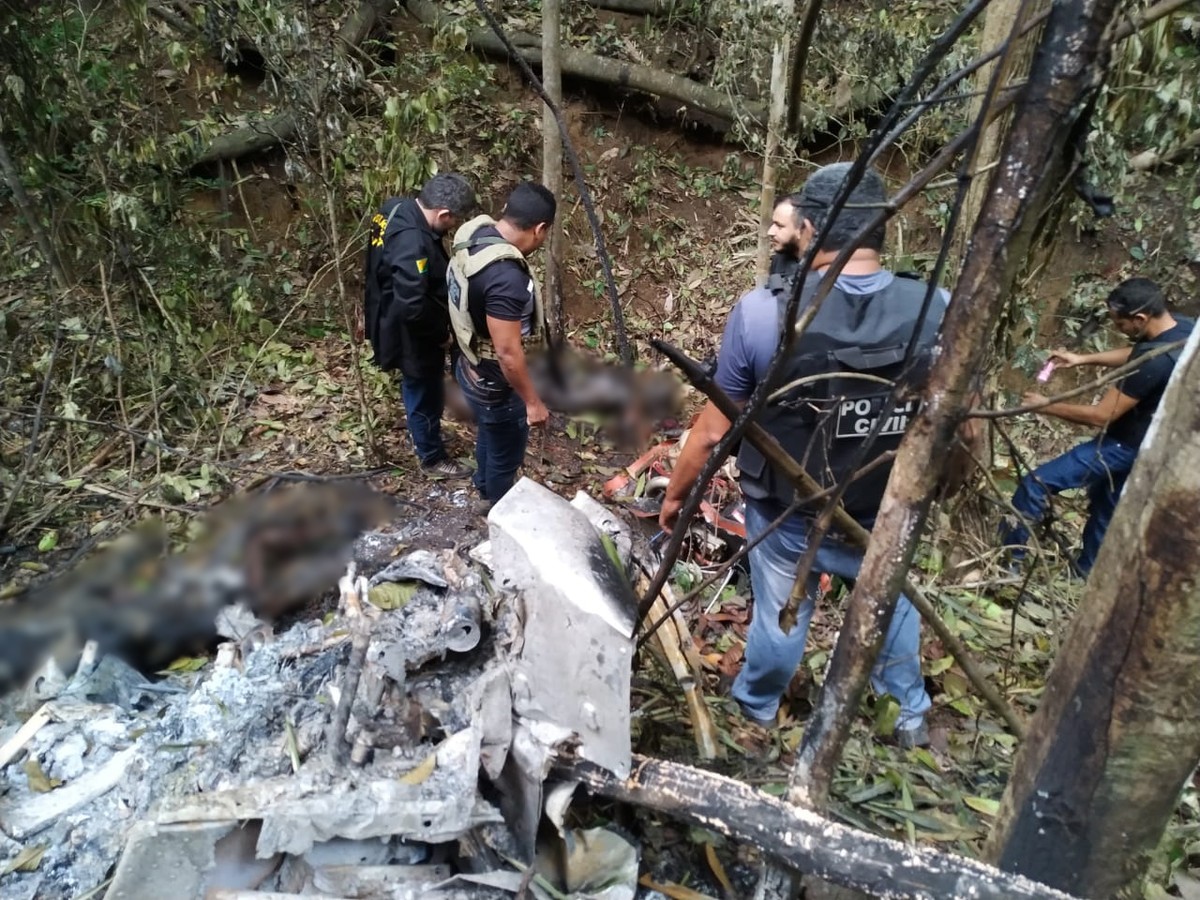 Corpos Carbonizados São Achados Em Destroços De Avião Na Fronteira Do
