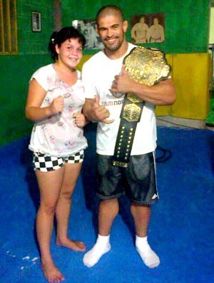 Ex-aluna de Toquinho, lutadora de 13 anos disputa Mineiro de Jiu-Jitsu ...