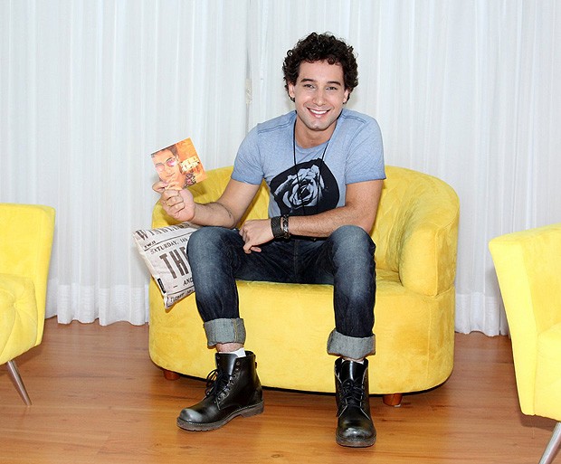 Rafael Almeida lança EP e fala sobre planos de casamento - Quem | Popquem