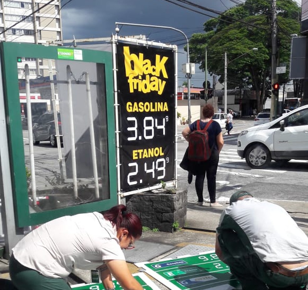 Black Friday: postos de combustíveis fazem preços promocionais em São ...