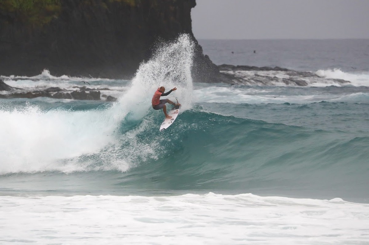 Jadson André larga bem na busca pelo bi inédito em Fernando de Noronha ...