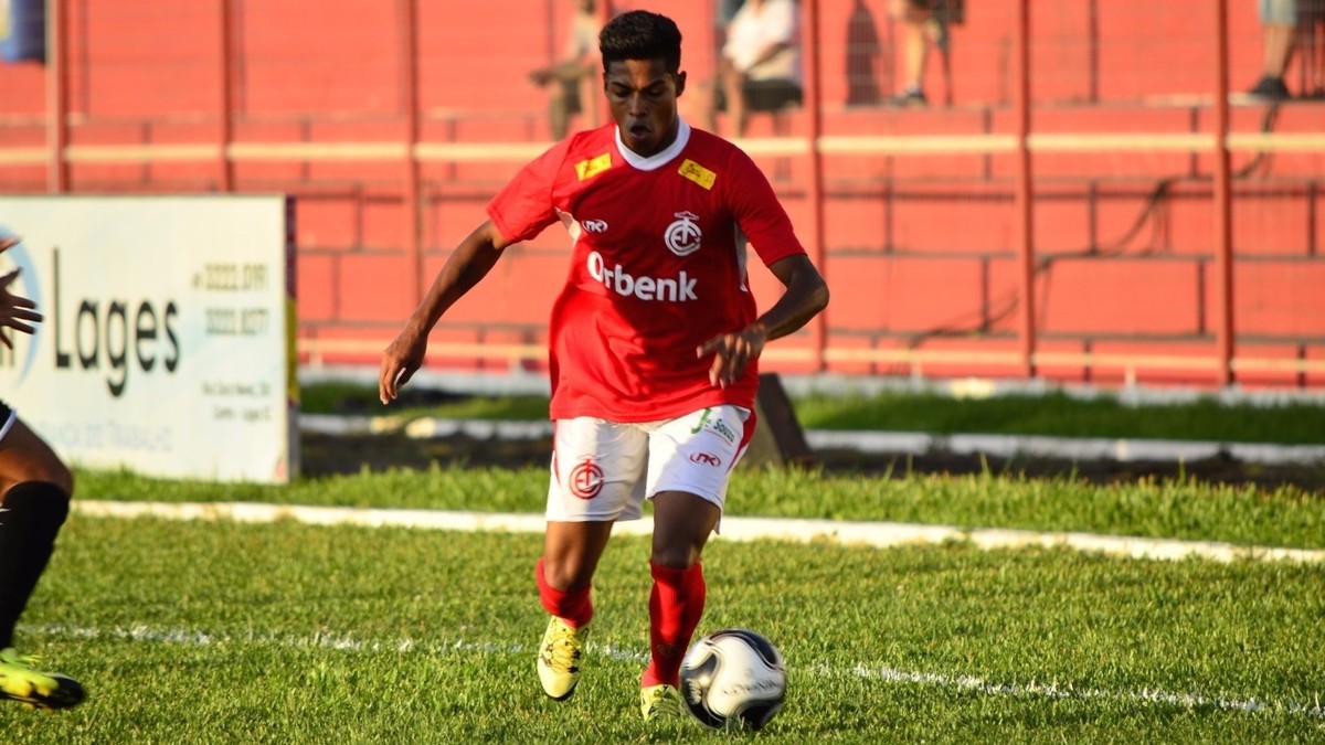Bragantino regulariza lateral James, ex-Inter de Lages, para disputa da ...