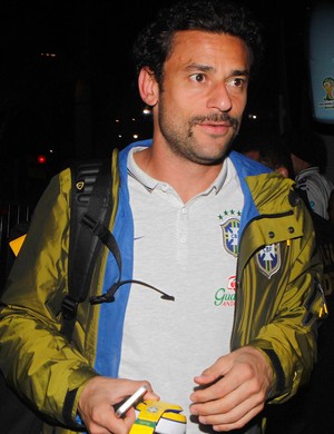 Após primeiro gol de cabeça pelo Brasil, Fred pega “baixinhos” do Chile ...