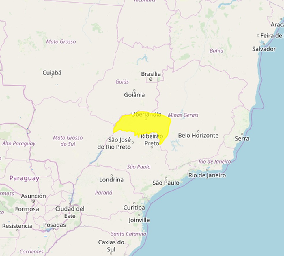 Chuva causa alagamentos e vento forte derruba árvores em Uberaba ...