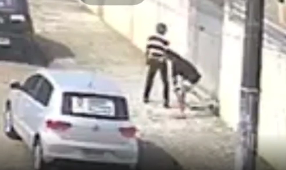 Câmeras flagram série de roubos a pedestres em bairro do litoral de SP ...