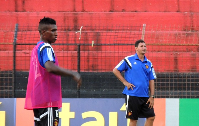 Elogiado pelo treinador, Érico Júnior se firma como novo titular do ...