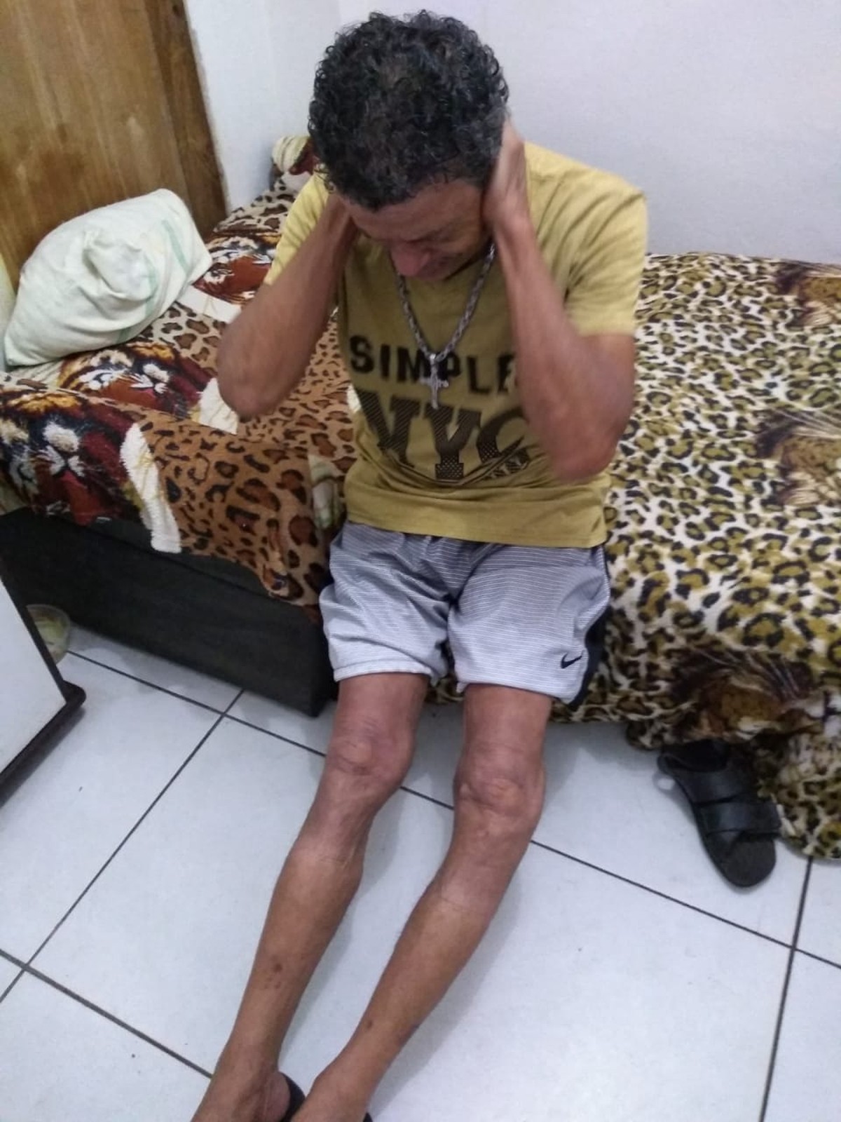 Doença deforma perna e faz idoso se arrastar enquanto aguarda cirurgia ...