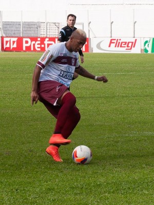 Com potencial, jovem e veloz: Argel elogia Thiago Santana, o novo reforço