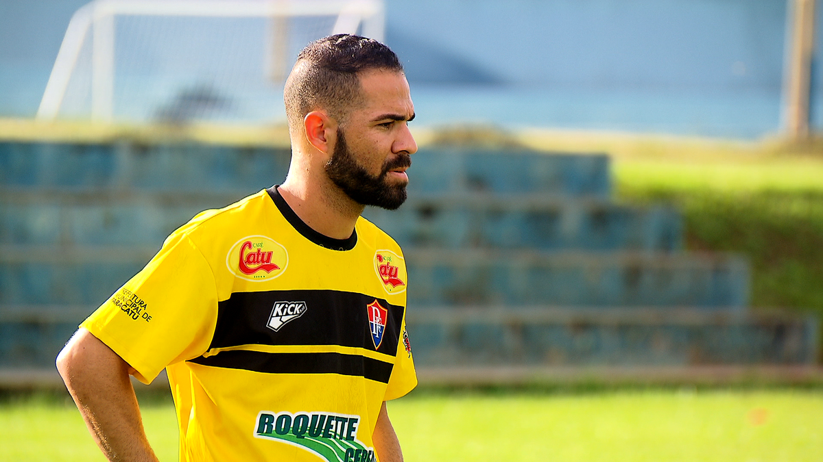 Entre os maiores goleadores do país, Paulo Renê supera perda da mãe e ...