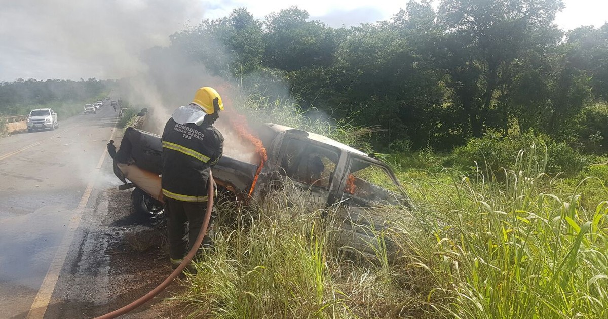 G1 - Motorista morre carbonizado na rodovia MG-188, em Unaí - notícias em Grande Minas