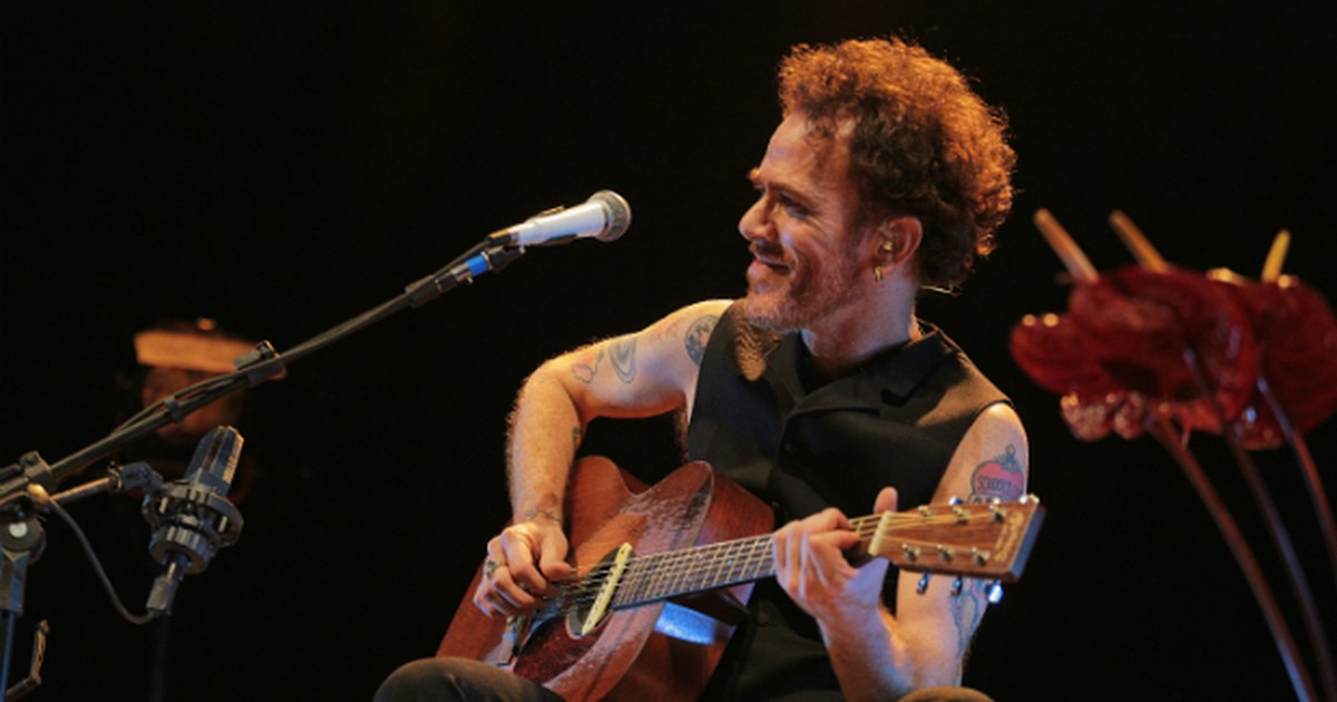 G1 - Sem Infernais, Nando Reis canta sucessos com voz e violão no DF ...