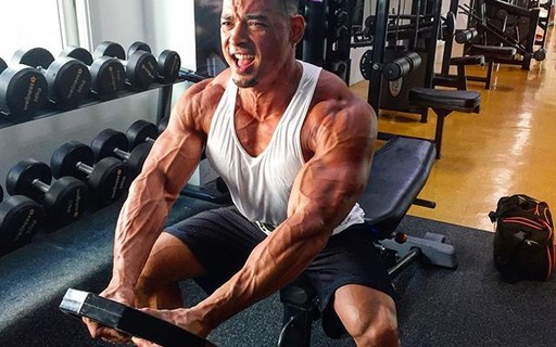 Felipe Franco carrega muito peso na musculação e deixa veias do corpo ...
