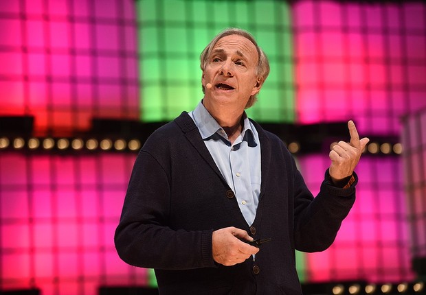 Ouvir os outros e aceitar o erro: veja 4 estratégias de Ray Dalio para ...