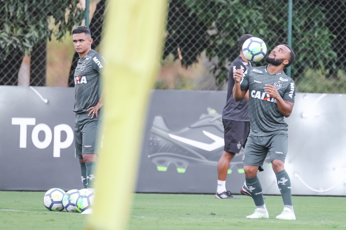 Invicto, mas sem agradar, Samuel Xavier rescinde contrato com o ...