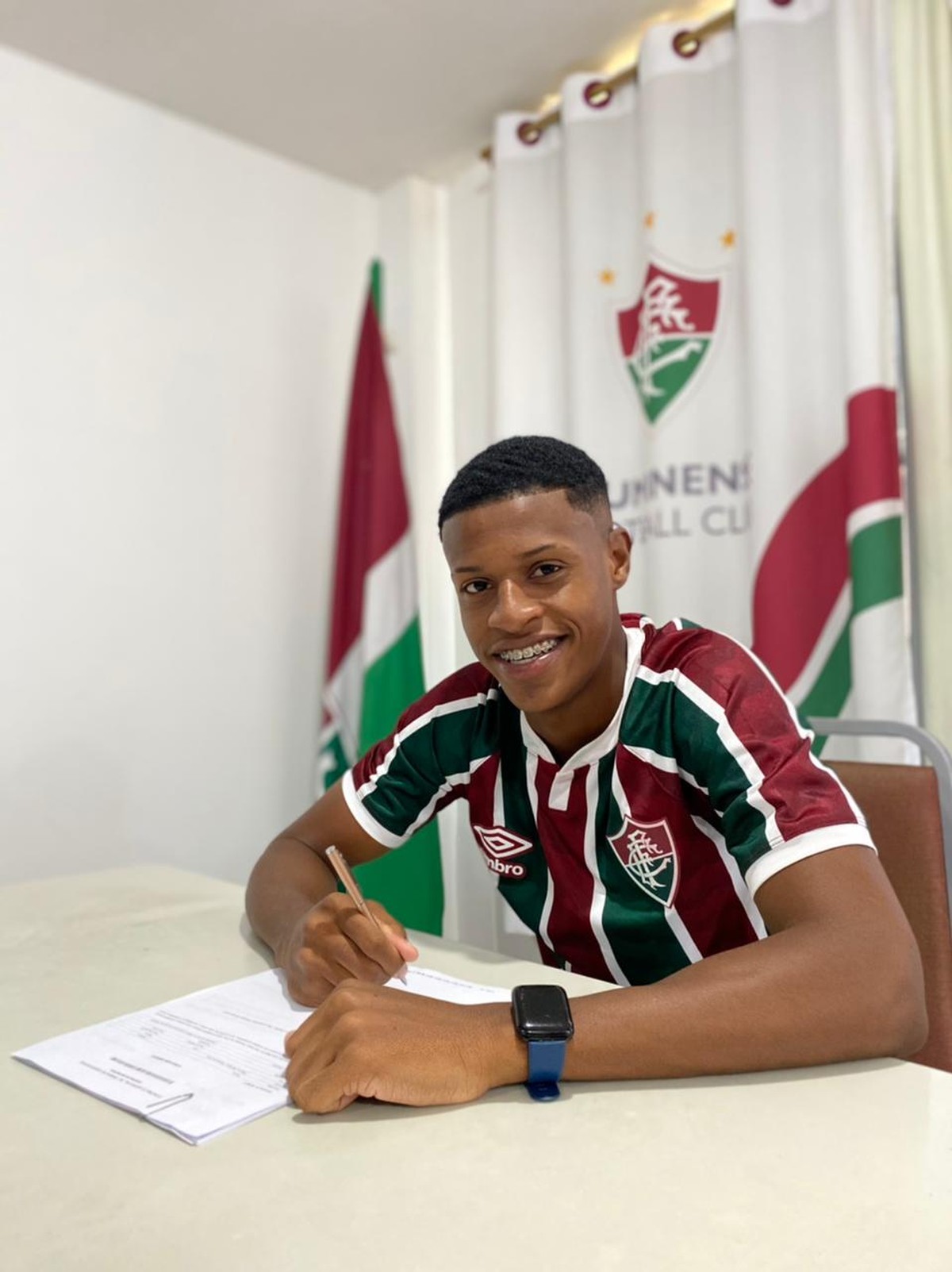 Marcos Henrique, atacante de 16 anos, assina no Fluminense o seu 1º ...