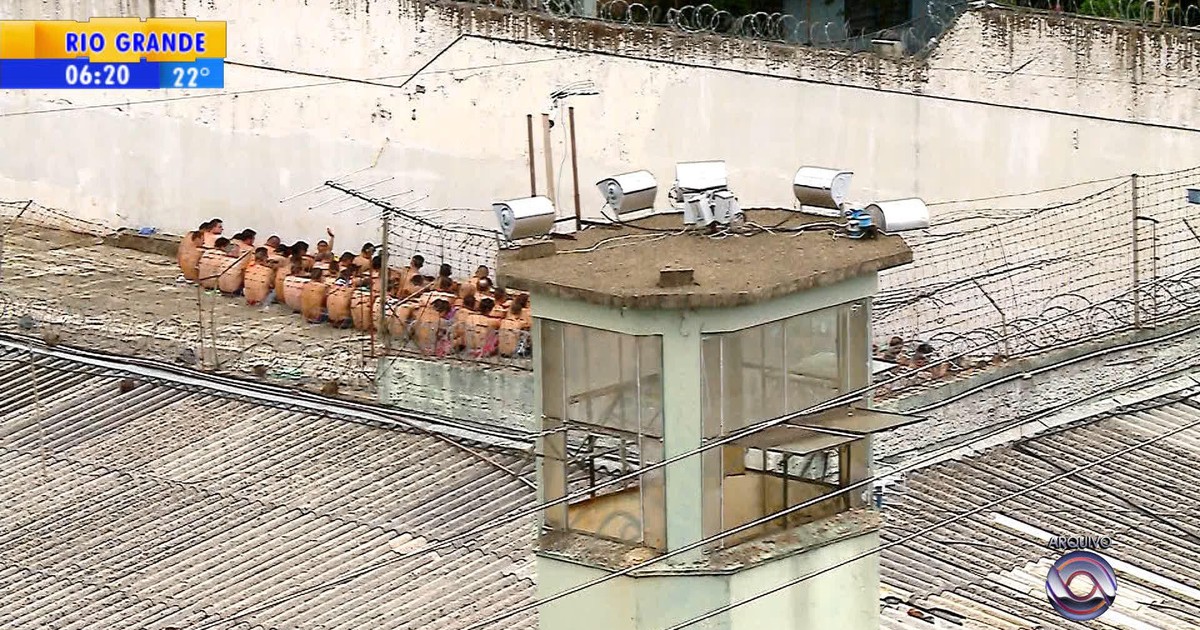 G1 - Ato no presídio de Sarandi pede paz após rebelião que deixou dois ...