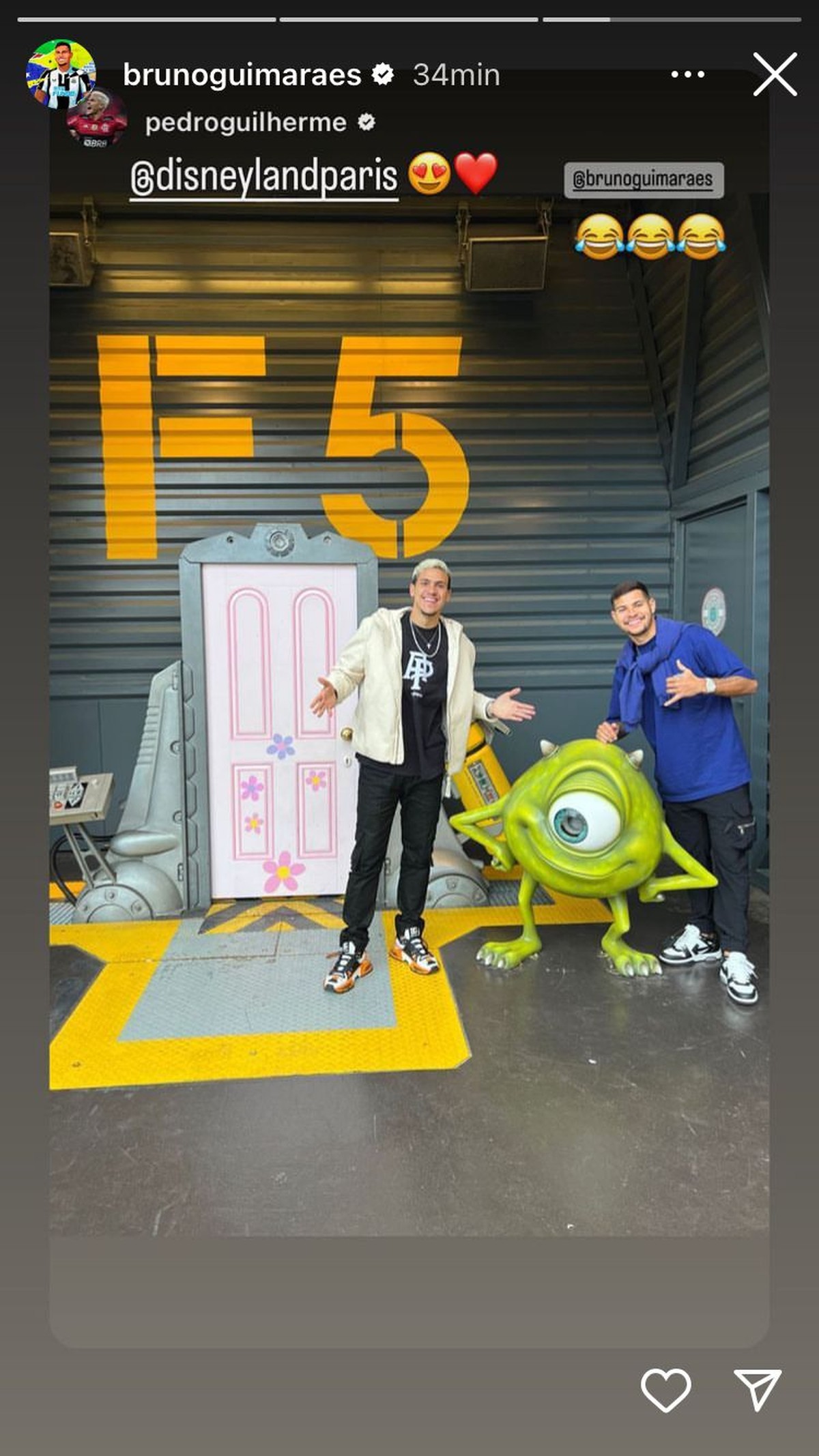 Entre confraternização e parque de diversões, jogadores pegam estrada ...