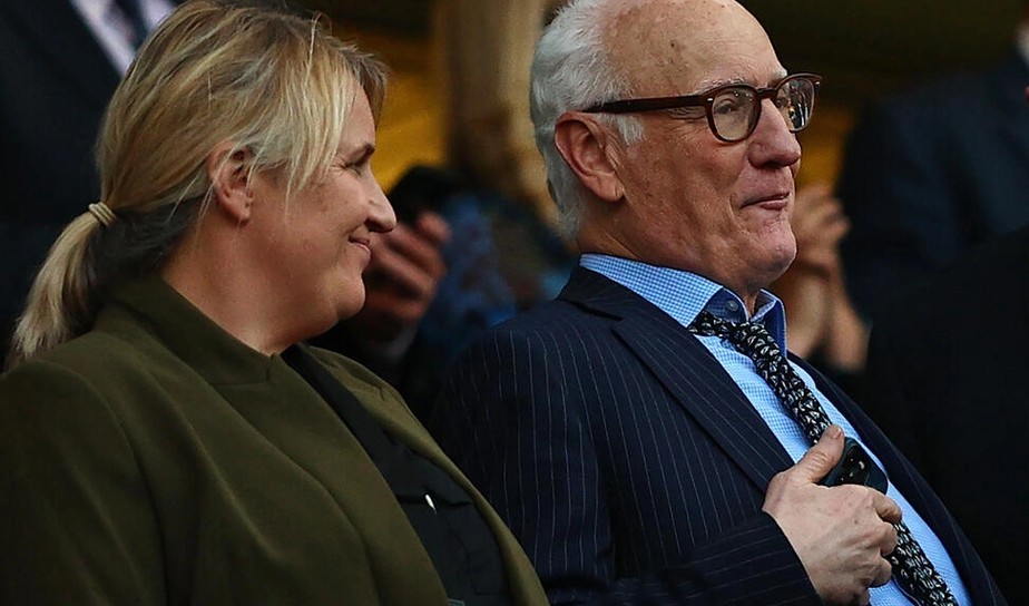 Presidente do Chelsea há quase 20 anos, Bruce Buck renuncia após venda ...