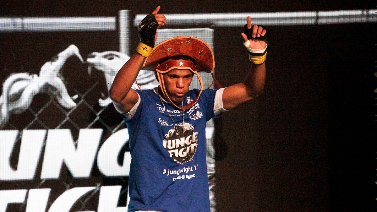 Jungle Fight premia John Snake com disputa de cinturão mesmo após ...